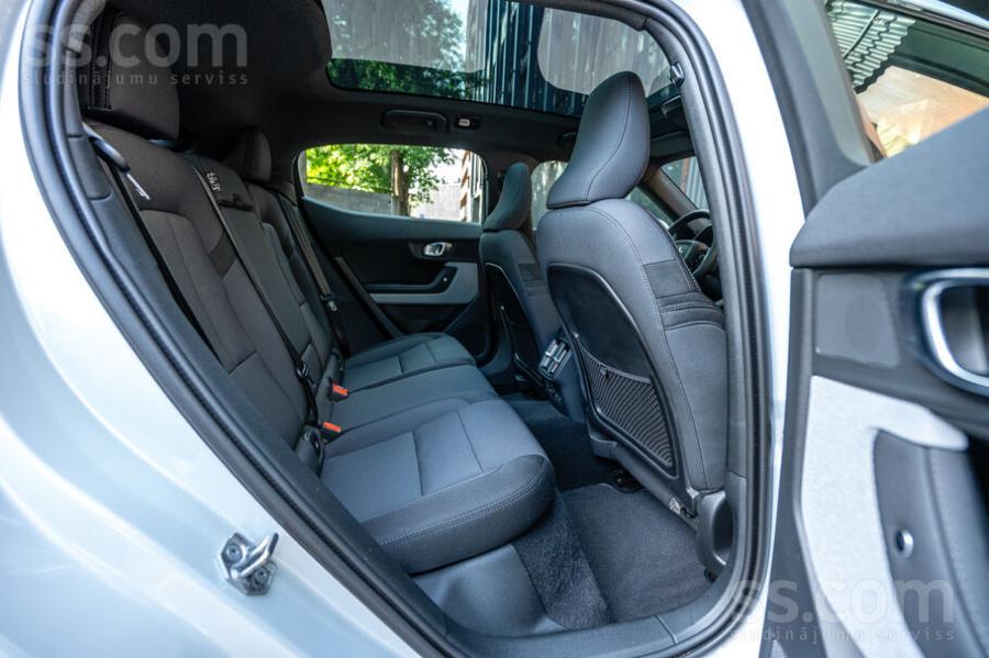 Volvo XC40 2020 Rīga, ar dzinēja tilpumu 0.00 L un nobraukumu 33 tūkst. km par 29900 €, foto 20 vietnē AUTOMOTO.COM.LV