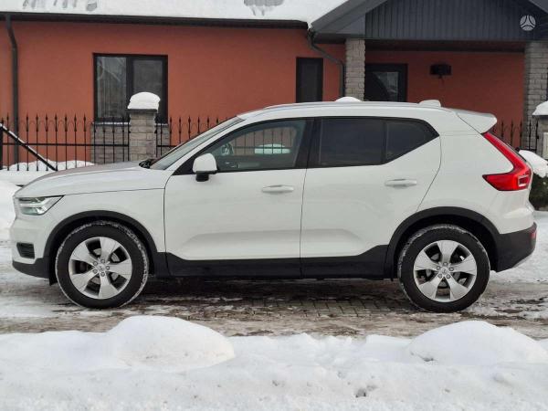 White Volvo XC40 2018 in Taurage, with an engine capacity of 1.97 L and mileage of 219 thousand km for 16600 €, photo 2 on AUTOMOTO.COM.LV