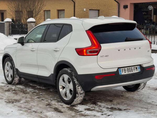 White Volvo XC40 2018 in Taurage, with an engine capacity of 1.97 L and mileage of 219 thousand km for 16600 €, photo 3 on AUTOMOTO.COM.LV
