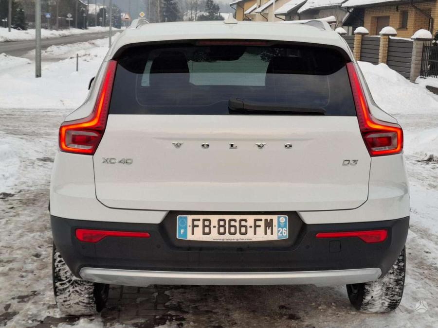 White Volvo XC40 2018 in Taurage, with an engine capacity of 1.97 L and mileage of 219 thousand km for 16600 €, photo 4 on AUTOMOTO.COM.LV