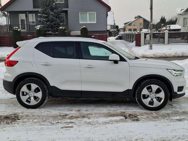 White Volvo XC40 2018 in Taurage, with an engine capacity of 1.97 L and mileage of 219 thousand km for 16600 €, photo 6 on AUTOMOTO.COM.LV