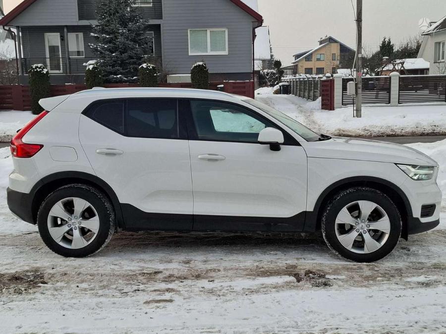 White Volvo XC40 2018 in Taurage, with an engine capacity of 1.97 L and mileage of 219 thousand km for 16600 €, photo 6 on AUTOMOTO.COM.LV