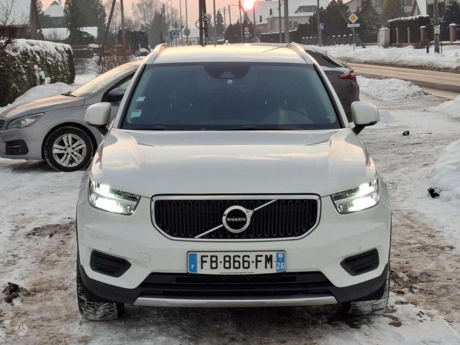 White Volvo XC40 2018 in Taurage, with an engine capacity of 1.97 L and mileage of 219 thousand km for 16600 €, photo 8 on AUTOMOTO.COM.LV