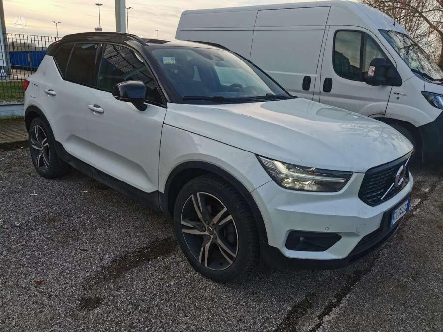 Белый Вольво XC40 2018 в Паневежис, объемом двигателя 2.00 л и пробегом 230 тыс. км за 17200 €, фото 1 на AUTOMOTO.COM.LV