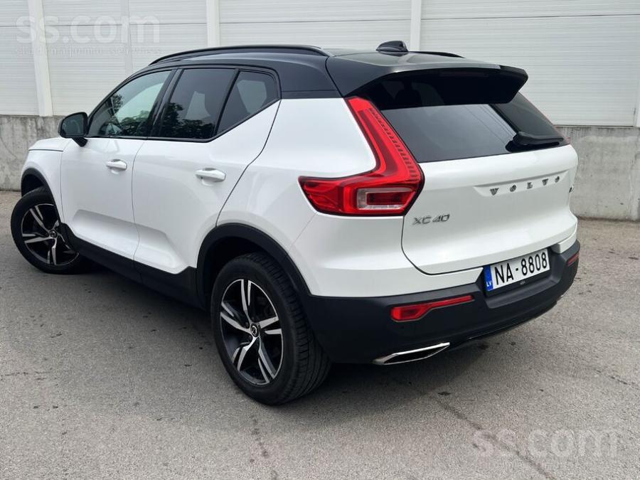 White Volvo XC40 2018 in Riga, with an engine capacity of 2.00 L and mileage of 132 thousand km for 20994 €, photo 5 on AUTOMOTO.COM.LV