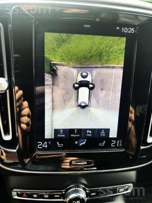 White Volvo XC40 2018 in Riga, with an engine capacity of 2.00 L and mileage of 132 thousand km for 20994 €, photo 17 on AUTOMOTO.COM.LV