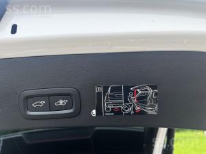 White Volvo XC40 2018 in Riga, with an engine capacity of 2.00 L and mileage of 132 thousand km for 20994 €, photo 18 on AUTOMOTO.COM.LV