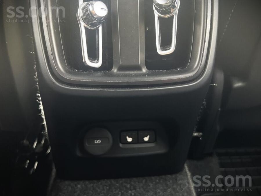 Белый Вольво XC40 2018 в Рига, объемом двигателя 2.00 л и пробегом 132 тыс. км за 20994 €, фото 14 на AUTOMOTO.COM.LV