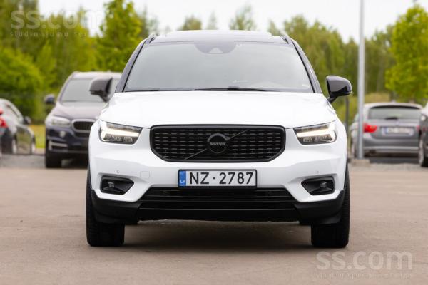Balts Volvo XC40 2018 Jelgava, ar dzinēja tilpumu 2.00 L un nobraukumu 0 tūkst. km par 17300 €, foto 2 vietnē AUTOMOTO.COM.LV