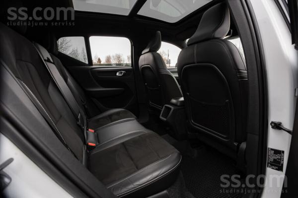 Balts Volvo XC40 2018 Jelgava, ar dzinēja tilpumu 2.00 L un nobraukumu 0 tūkst. km par 17300 €, foto 9 vietnē AUTOMOTO.COM.LV