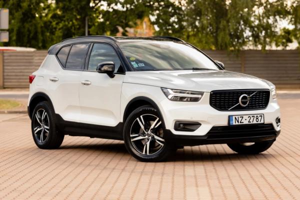 Balts Volvo XC40 2018 Rīga, ar dzinēja tilpumu 2.00 L un nobraukumu 240 tūkst. km par 20490 €, foto 3 vietnē AUTOMOTO.COM.LV