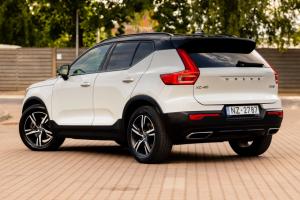 Белый Вольво XC40 2018 в Рига, объемом двигателя 2.00 л и пробегом 240 тыс. км за 20490 €, фото 6 на AUTOMOTO.COM.LV