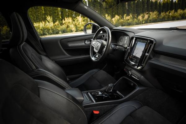 Balts Volvo XC40 2018 Rīga, ar dzinēja tilpumu 2.00 L un nobraukumu 240 tūkst. km par 20490 €, foto 8 vietnē AUTOMOTO.COM.LV