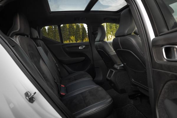 Balts Volvo XC40 2018 Rīga, ar dzinēja tilpumu 2.00 L un nobraukumu 240 tūkst. km par 20490 €, foto 10 vietnē AUTOMOTO.COM.LV