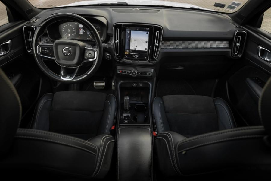 Белый Вольво XC40 2018 в Рига, объемом двигателя 2.00 л и пробегом 240 тыс. км за 20490 €, фото 13 на AUTOMOTO.COM.LV