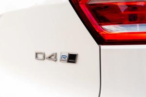 Белый Вольво XC40 2018 в Рига, объемом двигателя 2.00 л и пробегом 240 тыс. км за 20490 €, фото 16 на AUTOMOTO.COM.LV