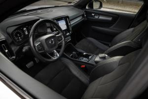 Белый Вольво XC40 2018 в Рига, объемом двигателя 2.00 л и пробегом 240 тыс. км за 20490 €, фото 19 на AUTOMOTO.COM.LV