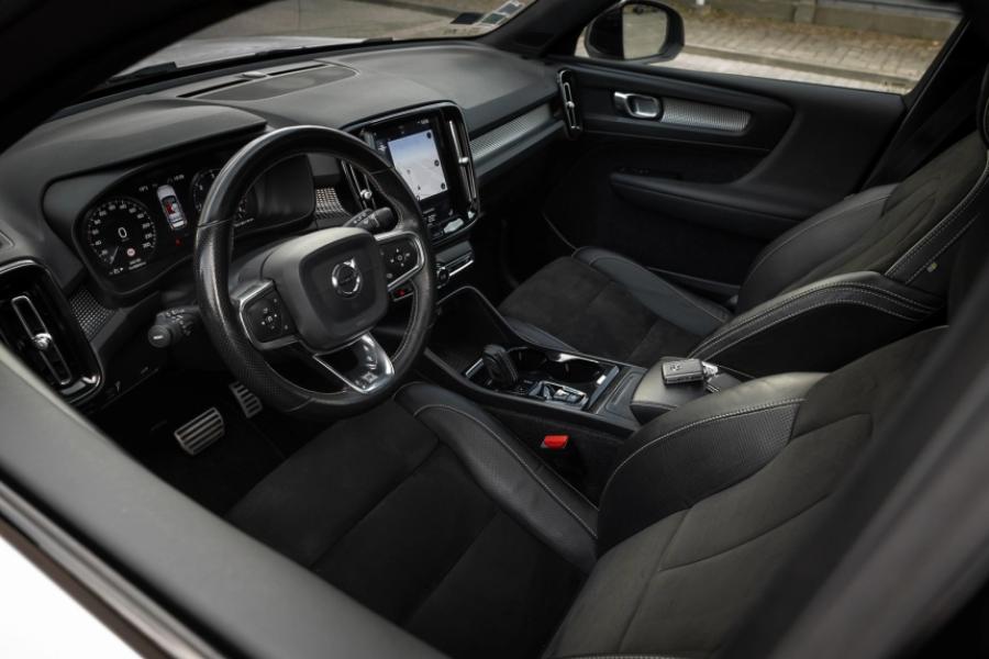 Белый Вольво XC40 2018 в Рига, объемом двигателя 2.00 л и пробегом 240 тыс. км за 20490 €, фото 19 на AUTOMOTO.COM.LV