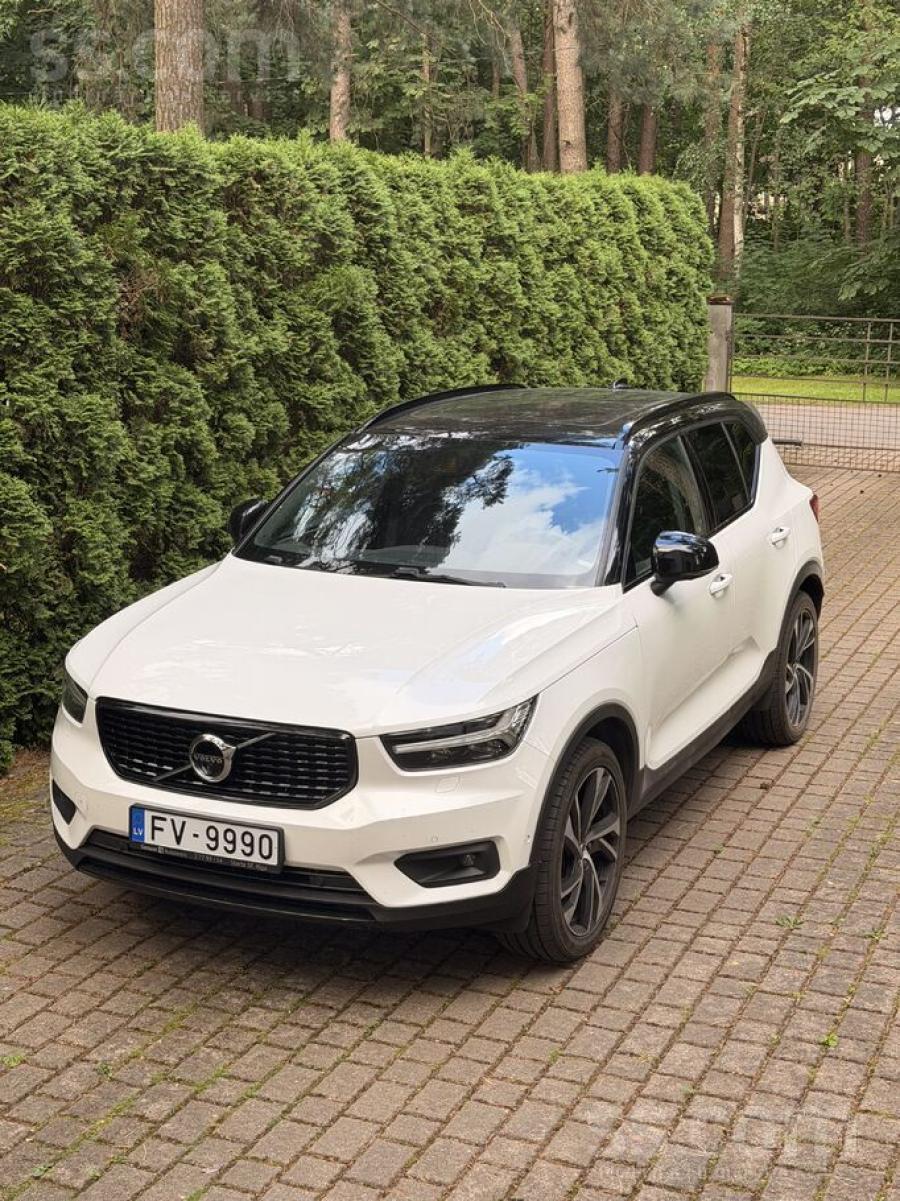 White Volvo XC40 2018 in Riga, with an engine capacity of 2.00 L and mileage of 212 thousand km for 18900 €, photo 1 on AUTOMOTO.COM.LV