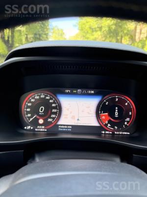 White Volvo XC40 2018 in Riga, with an engine capacity of 2.00 L and mileage of 212 thousand km for 18900 €, photo 8 on AUTOMOTO.COM.LV