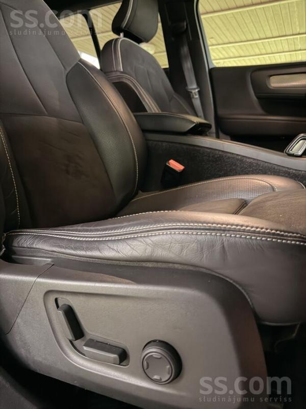 Balts Volvo XC40 2018 Rīga, ar dzinēja tilpumu 2.00 L un nobraukumu 212 tūkst. km par 18900 €, foto 9 vietnē AUTOMOTO.COM.LV