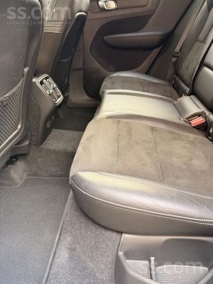White Volvo XC40 2018 in Riga, with an engine capacity of 2.00 L and mileage of 212 thousand km for 18900 €, photo 11 on AUTOMOTO.COM.LV