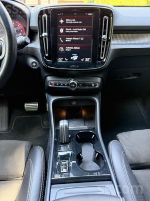 White Volvo XC40 2018 in Riga, with an engine capacity of 2.00 L and mileage of 212 thousand km for 18900 €, photo 15 on AUTOMOTO.COM.LV