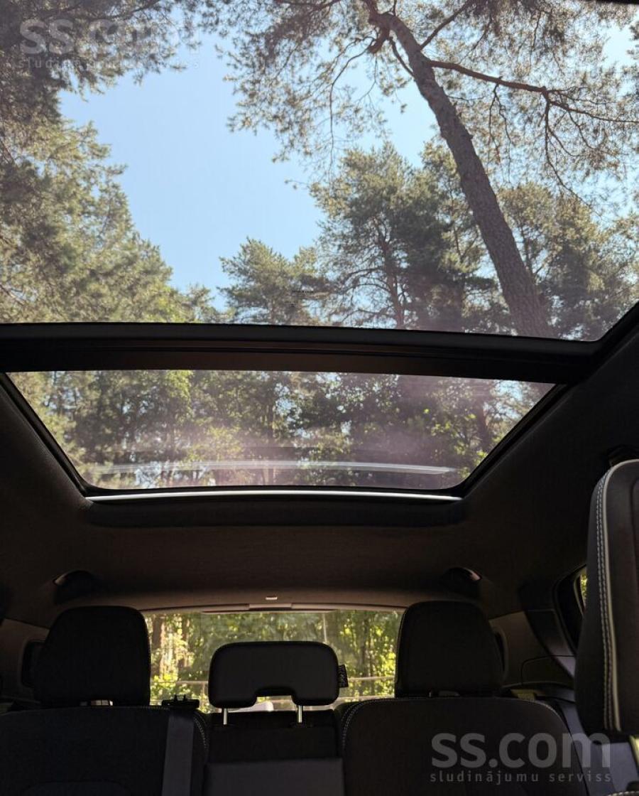 White Volvo XC40 2018 in Riga, with an engine capacity of 2.00 L and mileage of 212 thousand km for 18900 €, photo 17 on AUTOMOTO.COM.LV