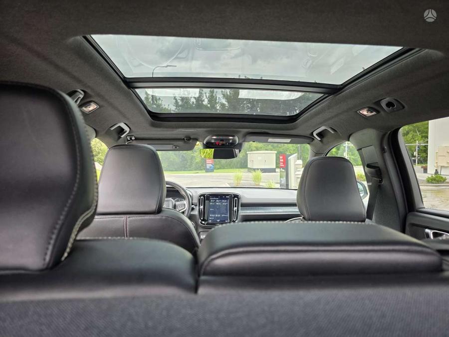 Balts Volvo XC40 2018 Panevēža, ar dzinēja tilpumu 1.97 L un nobraukumu 265 tūkst. km par 16199 €, foto 24 vietnē AUTOMOTO.COM.LV