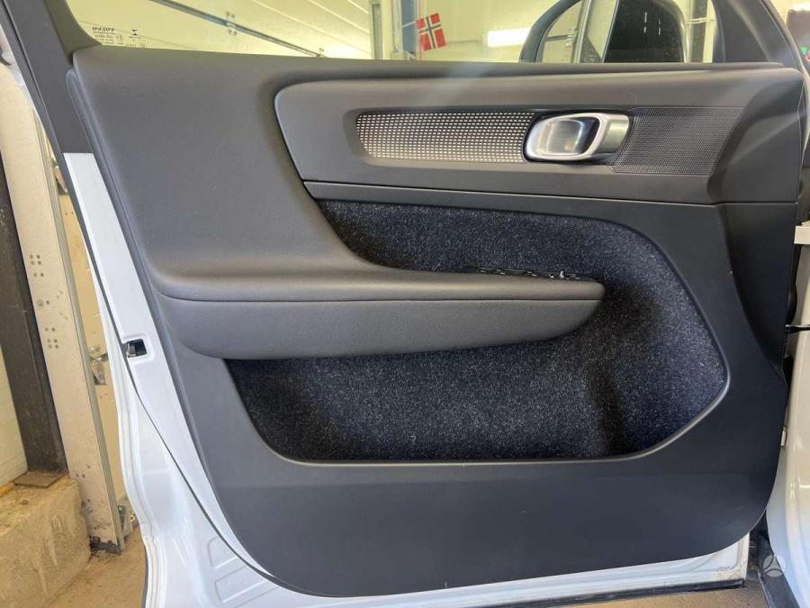 Balts Volvo XC40 2018 Viļņa, ar dzinēja tilpumu 1.97 L un nobraukumu 316 tūkst. km par 15972 €, foto 10 vietnē AUTOMOTO.COM.LV