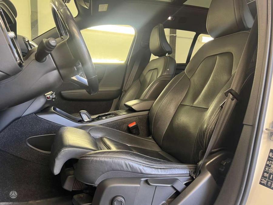 Balts Volvo XC40 2018 Viļņa, ar dzinēja tilpumu 1.97 L un nobraukumu 316 tūkst. km par 15972 €, foto 13 vietnē AUTOMOTO.COM.LV