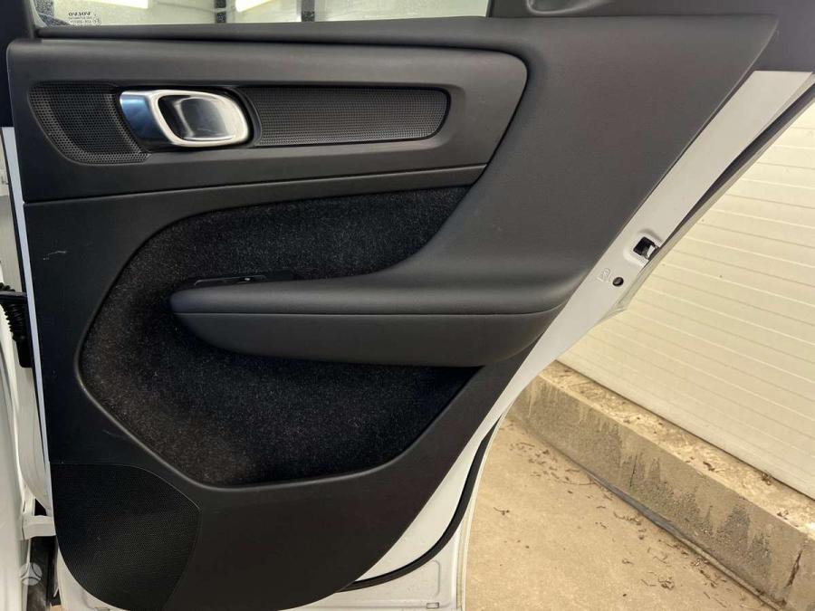 Balts Volvo XC40 2018 Viļņa, ar dzinēja tilpumu 1.97 L un nobraukumu 316 tūkst. km par 15972 €, foto 31 vietnē AUTOMOTO.COM.LV