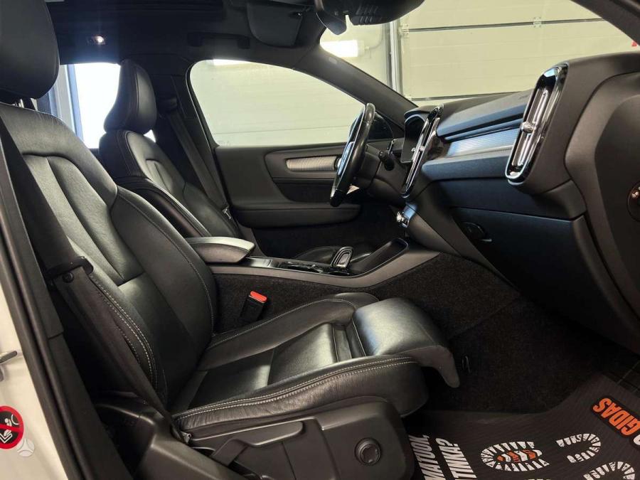 Balts Volvo XC40 2018 Viļņa, ar dzinēja tilpumu 1.97 L un nobraukumu 316 tūkst. km par 15972 €, foto 34 vietnē AUTOMOTO.COM.LV