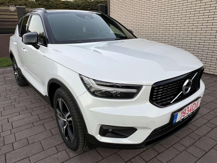 White Volvo XC40 2018 in Taurage, with an engine capacity of 1.97 L and mileage of 269 thousand km for 15199 €, photo 3 on AUTOMOTO.COM.LV