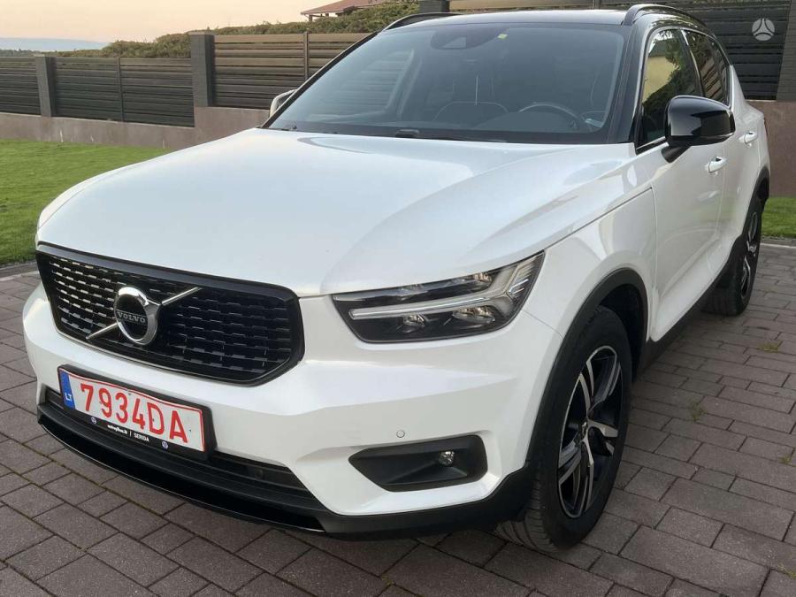White Volvo XC40 2018 in Taurage, with an engine capacity of 1.97 L and mileage of 269 thousand km for 15199 €, photo 4 on AUTOMOTO.COM.LV