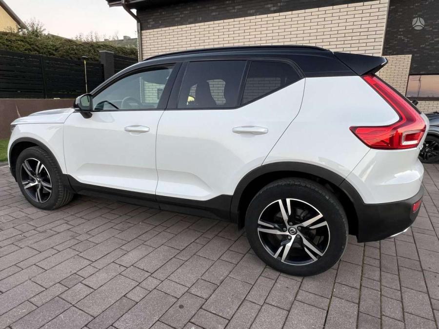 White Volvo XC40 2018 in Taurage, with an engine capacity of 1.97 L and mileage of 269 thousand km for 15199 €, photo 5 on AUTOMOTO.COM.LV