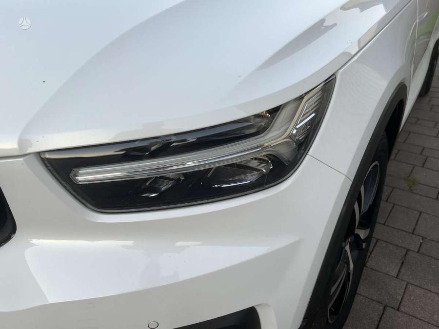 White Volvo XC40 2018 in Taurage, with an engine capacity of 1.97 L and mileage of 269 thousand km for 15199 €, photo 8 on AUTOMOTO.COM.LV