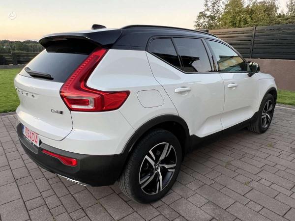 White Volvo XC40 2018 in Taurage, with an engine capacity of 1.97 L and mileage of 269 thousand km for 15199 €, photo 11 on AUTOMOTO.COM.LV