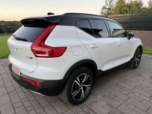 White Volvo XC40 2018 in Taurage, with an engine capacity of 1.97 L and mileage of 269 thousand km for 15199 €, photo 11 on AUTOMOTO.COM.LV