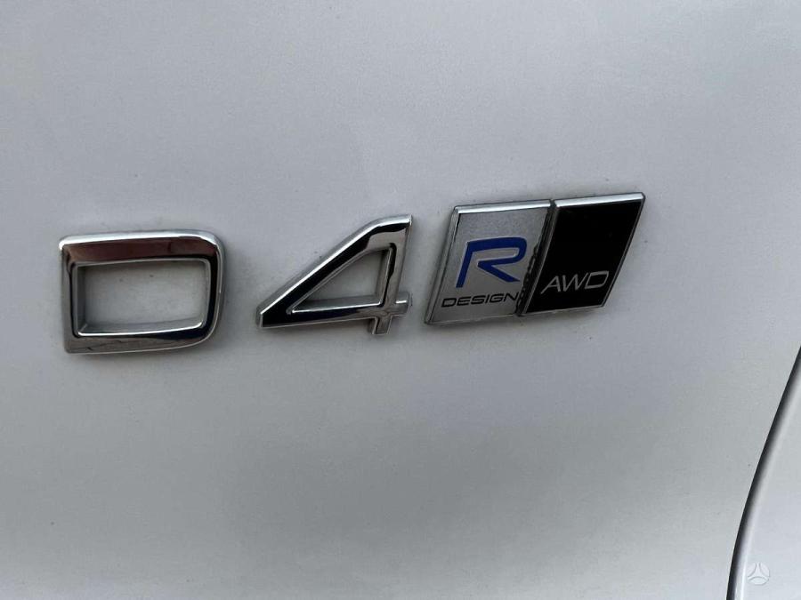 White Volvo XC40 2018 in Taurage, with an engine capacity of 1.97 L and mileage of 269 thousand km for 15199 €, photo 13 on AUTOMOTO.COM.LV