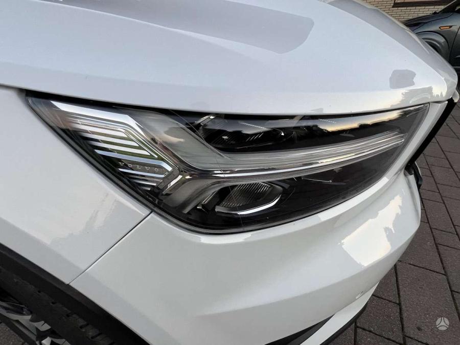 White Volvo XC40 2018 in Taurage, with an engine capacity of 1.97 L and mileage of 269 thousand km for 15199 €, photo 17 on AUTOMOTO.COM.LV