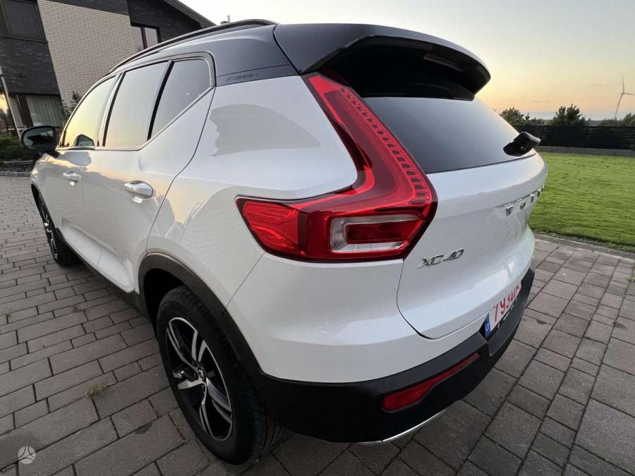 White Volvo XC40 2018 in Taurage, with an engine capacity of 1.97 L and mileage of 269 thousand km for 15199 €, photo 18 on AUTOMOTO.COM.LV