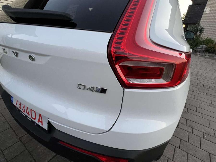 White Volvo XC40 2018 in Taurage, with an engine capacity of 1.97 L and mileage of 269 thousand km for 15199 €, photo 19 on AUTOMOTO.COM.LV