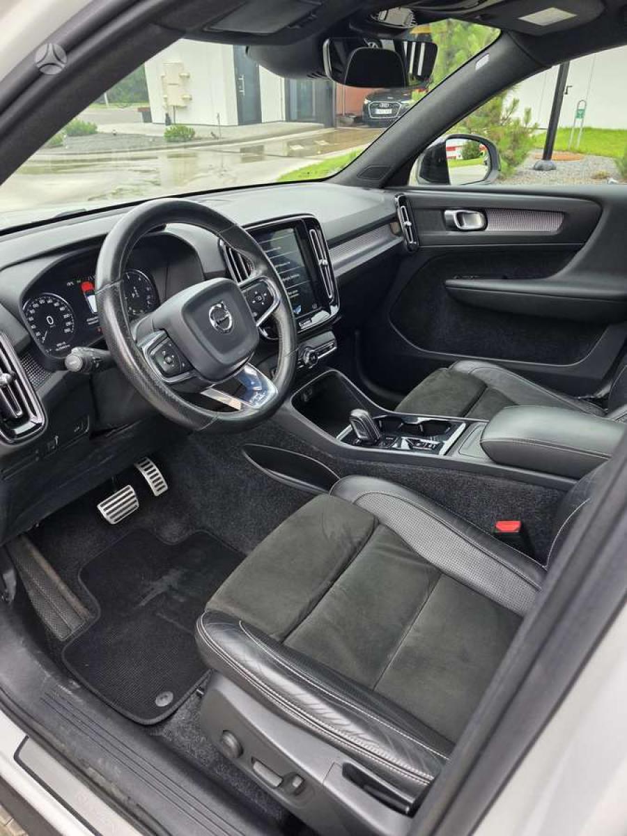 White Volvo XC40 2018 in Taurage, with an engine capacity of 1.97 L and mileage of 269 thousand km for 15199 €, photo 21 on AUTOMOTO.COM.LV