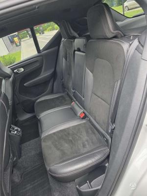 White Volvo XC40 2018 in Taurage, with an engine capacity of 1.97 L and mileage of 269 thousand km for 15199 €, photo 24 on AUTOMOTO.COM.LV