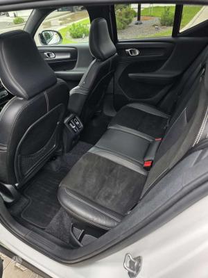 White Volvo XC40 2018 in Taurage, with an engine capacity of 1.97 L and mileage of 269 thousand km for 15199 €, photo 25 on AUTOMOTO.COM.LV