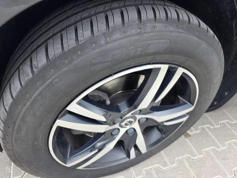 White Volvo XC40 2018 in Taurage, with an engine capacity of 1.97 L and mileage of 269 thousand km for 15199 €, photo 29 on AUTOMOTO.COM.LV