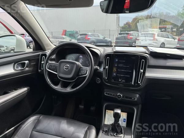 White Volvo XC40 2018 in Cesis, with an engine capacity of 1.50 L and mileage of 0 thousand km for 14900 €, photo 8 on AUTOMOTO.COM.LV