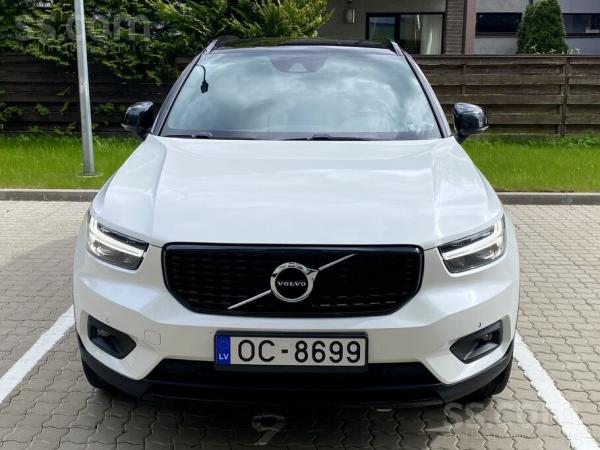 White Volvo XC40 2019 in Riga, with an engine capacity of 2.00 L and mileage of 211 thousand km for 41990 €, photo 2 on AUTOMOTO.COM.LV