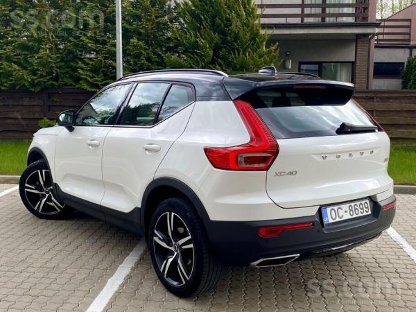 White Volvo XC40 2019 in Riga, with an engine capacity of 2.00 L and mileage of 211 thousand km for 41990 €, photo 4 on AUTOMOTO.COM.LV